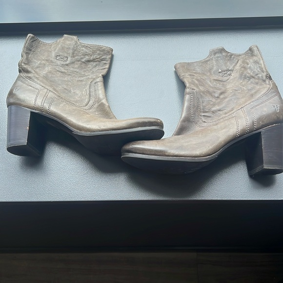 Frye | Shoes | Frye Womens Sz 1 Carson Midheel Short Booties Ankle Boot ...